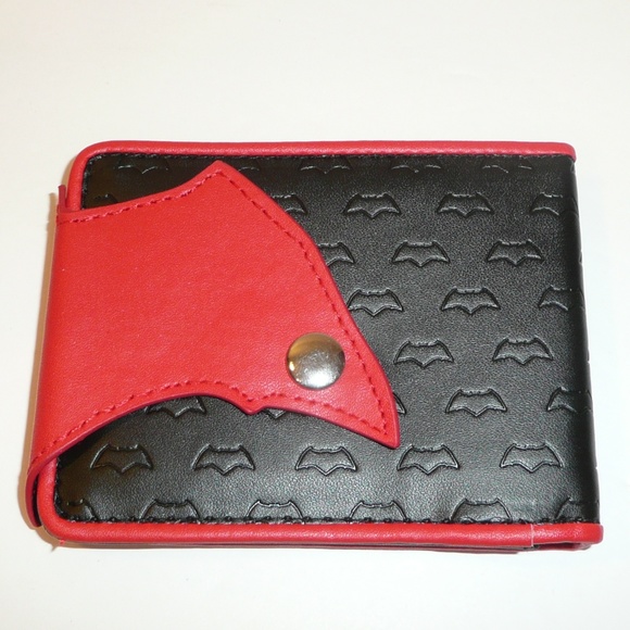 Concept One | Bags | Batman Bifold Wallet Snaps To Lock Close Dc Comics ...